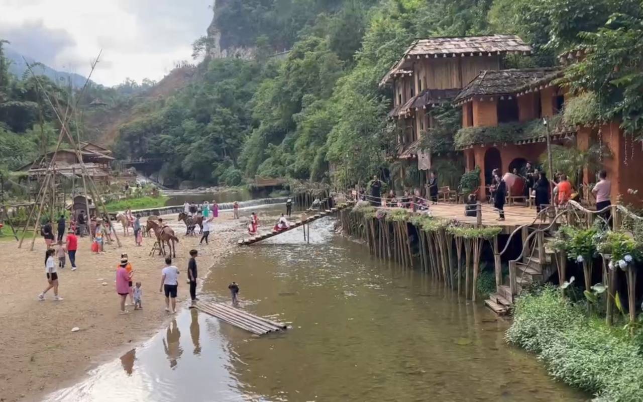 Bản Cát Cát Sapa- Hành trình khám phá làng cổ Tây Bắc (2023)